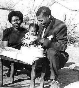 Chief Albert Luthuli with his daughter | South African History Online