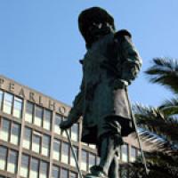 Jan van Riebeeck’s statue, presented by Cecil John Rhodes, is unveiled ...